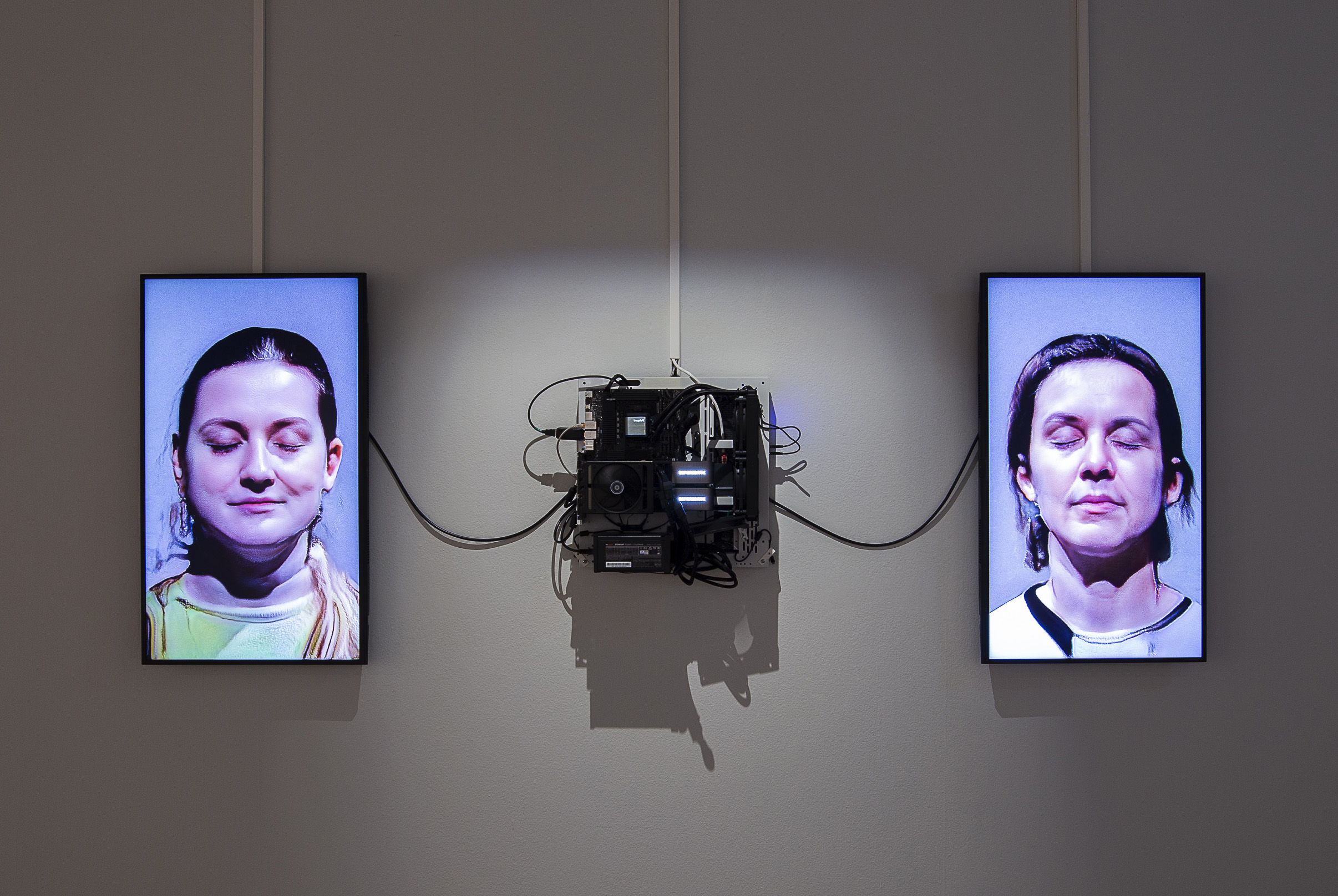 Viron nykytaiteen museossa avautui näyttely, joka pohtii tekoälyn ...