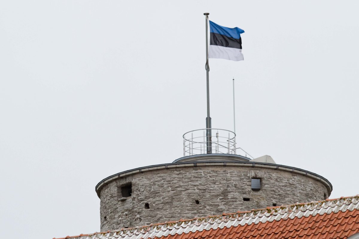 Viro hiljentyy muistamaan sankareitaan - The Baltic Guide Online